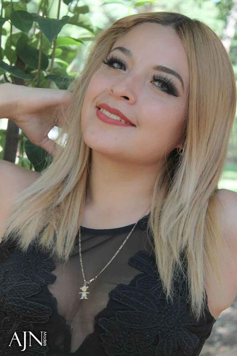 Denisse - AJ Modelos